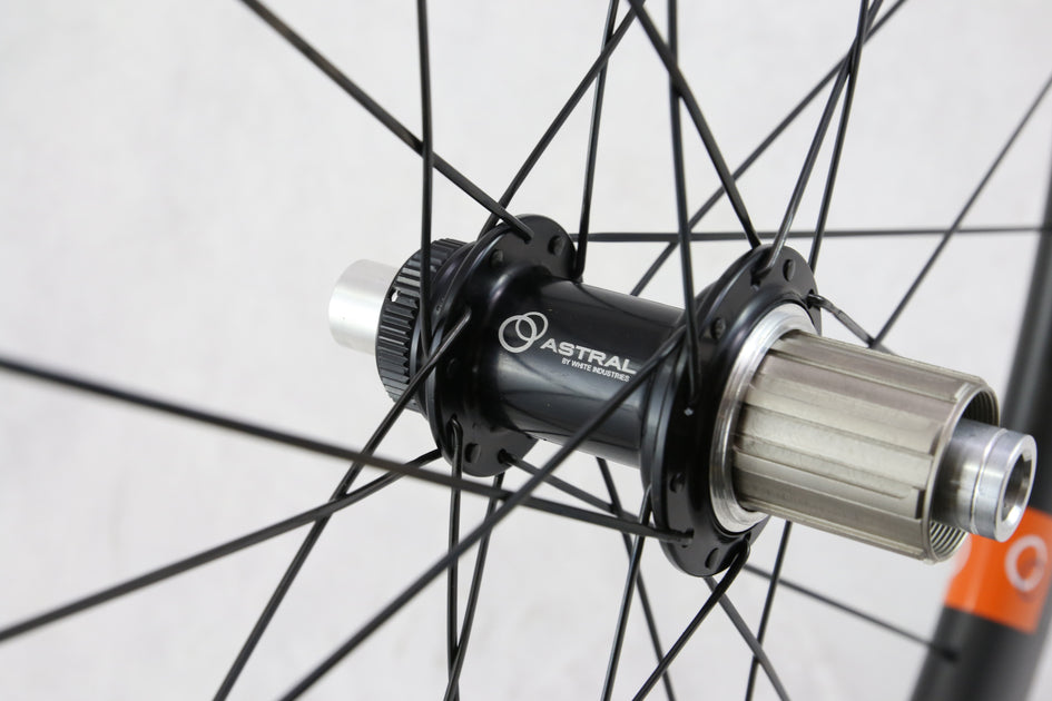 Veil6 Disc Carbon Wheelset, Astral Approach hubs – Astral Cycling